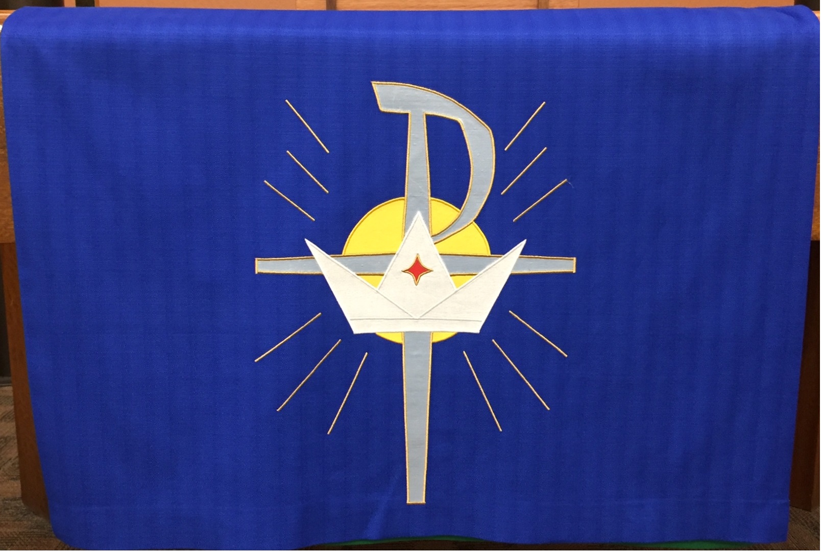 Holy Cross Paraments - Holy Cross Lutheran Church of Reno